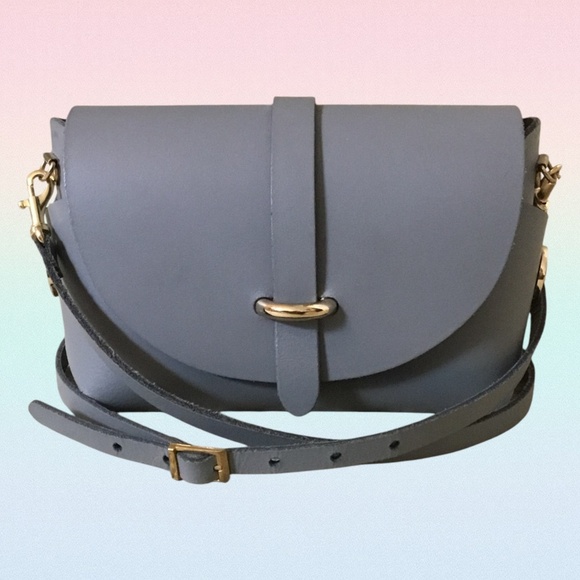Vice Versa | Bags | Vice Versa Leather Passport Barrel Crossbody Bag ...
